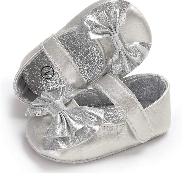 Valen Sina | Shoes | Valen Sina Baby Girl Silver Bow Sandals Size 2 ...